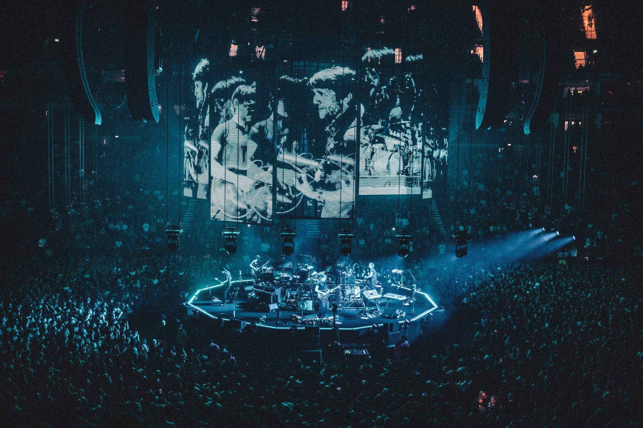 Radiohead Cuts the Cord with Sound Devices Astral Wireless Guitar ...